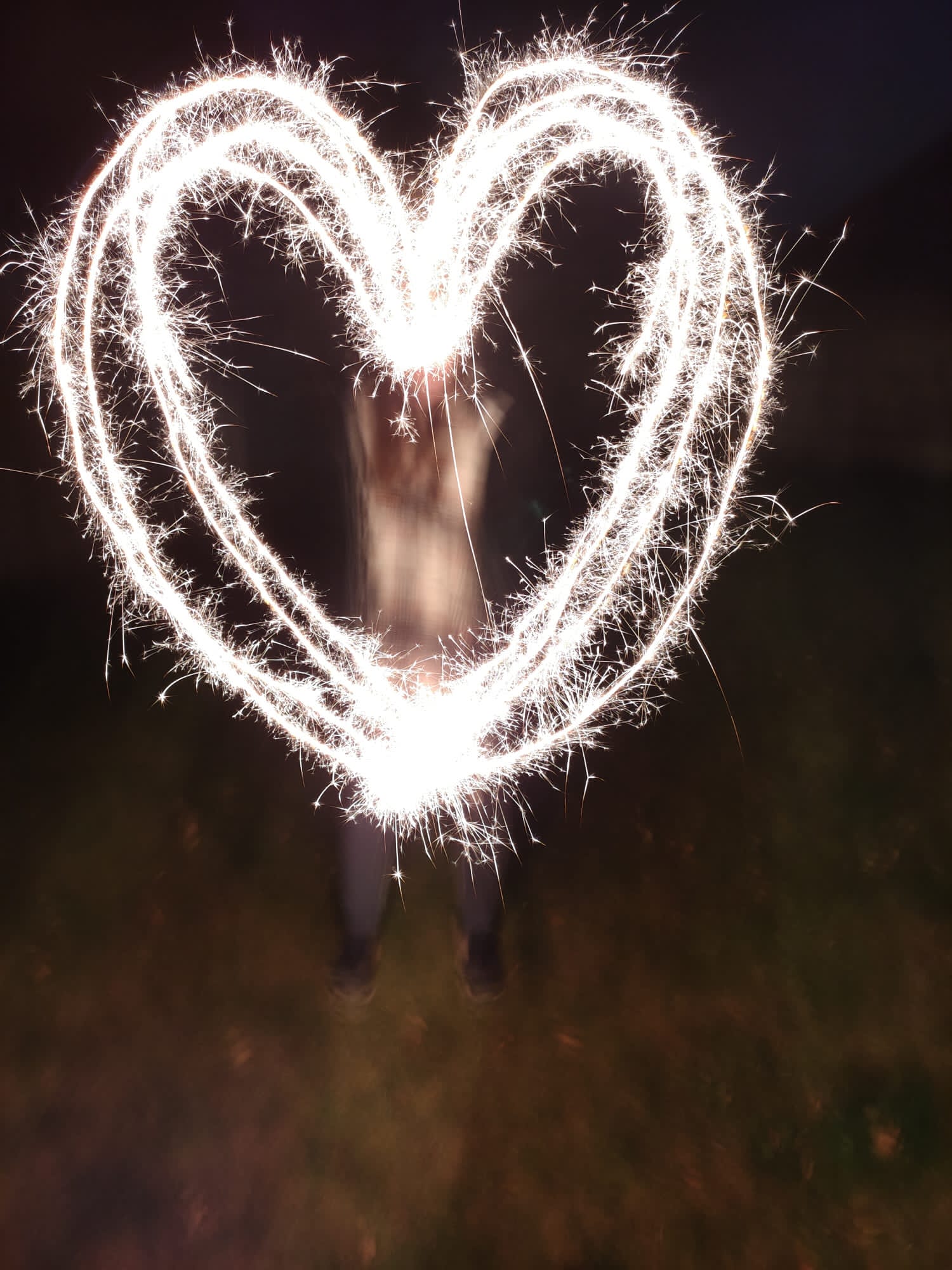 Ideas & Tips For Great Sparkler Photos | Partyrama Blog